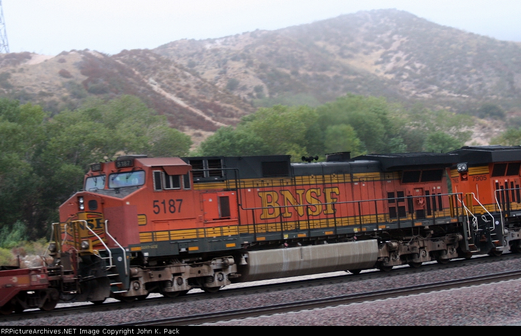 BNSF 5187